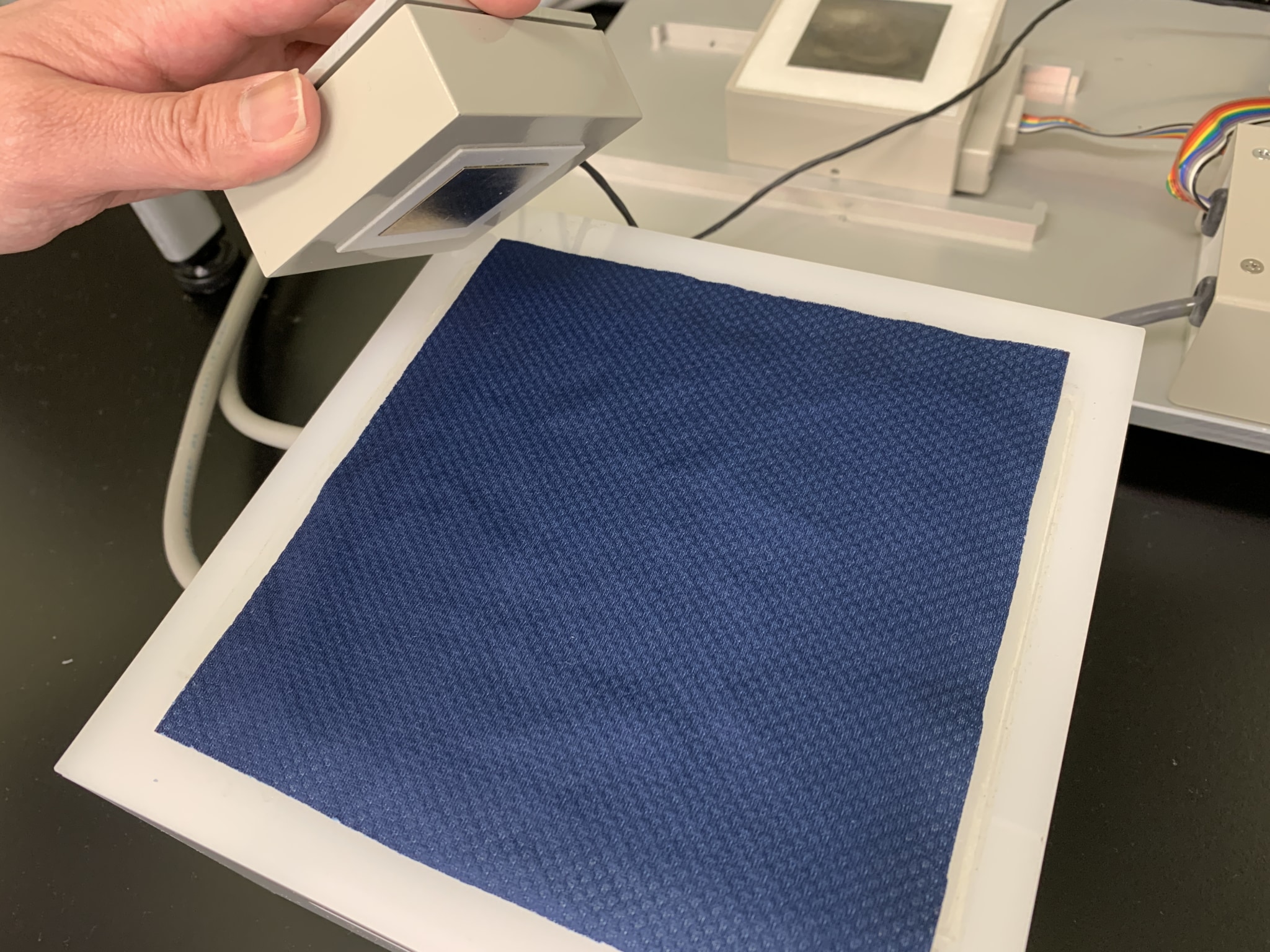 接触冷温感試験（JIS L 1927） | 試験業務（試験分野別） | 品質試験・検査ならQTEC