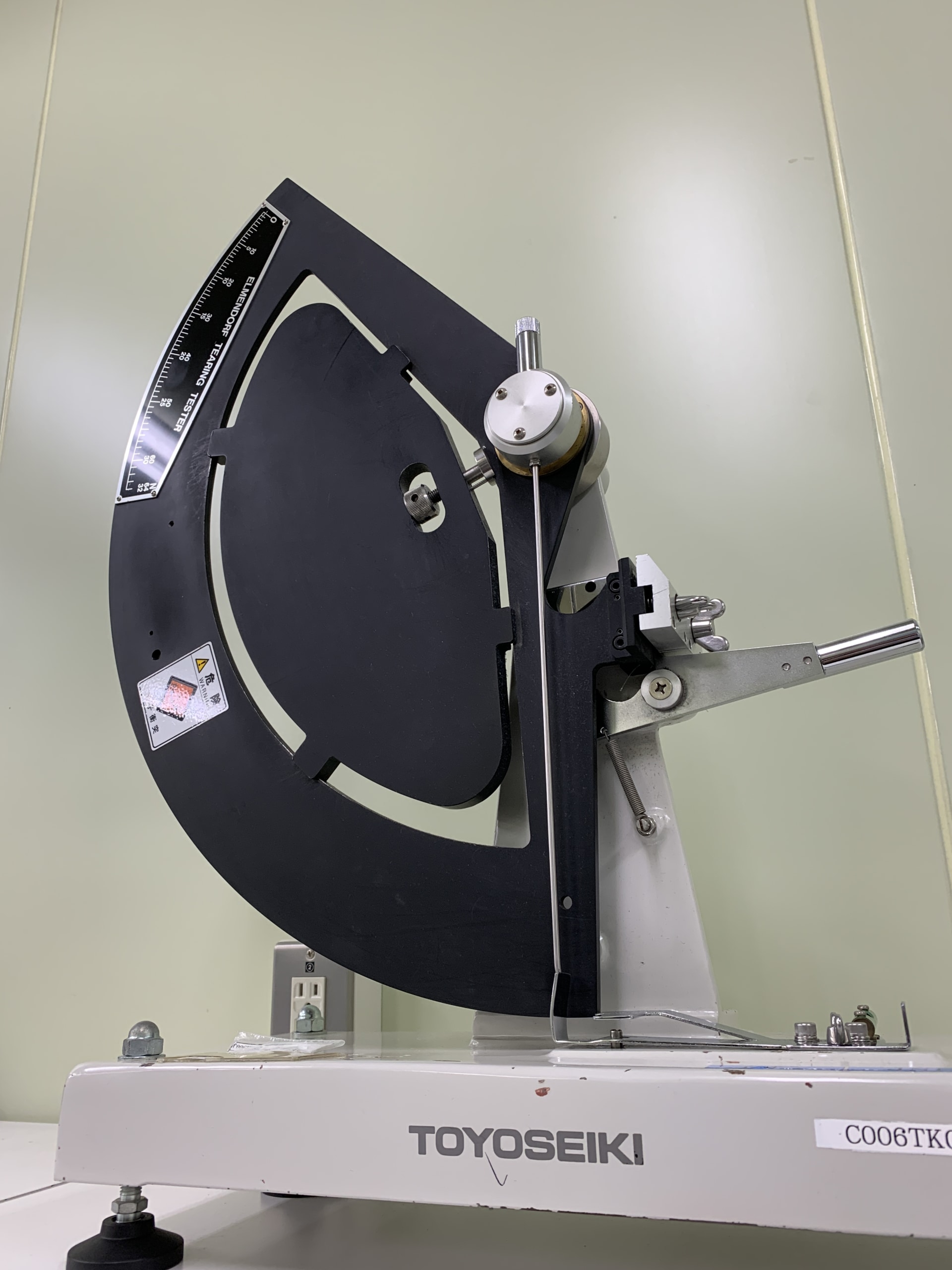 引裂強さ試験（JIS L 1096） | 試験業務（試験分野別） | 品質試験・検査ならQTEC